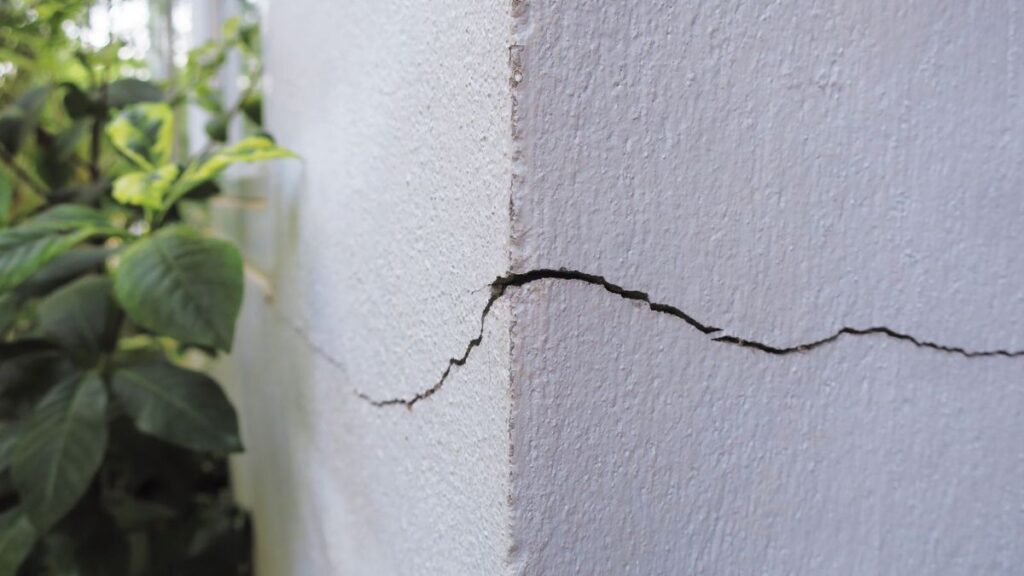 Identifying and Repairing Different Types of Stucco Cracks - Stucco ...